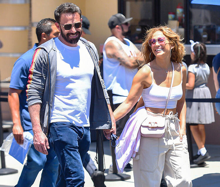 Jennifer Lopez and Ben Affleck Continue House Hunt, Eyeing $85 Million ...